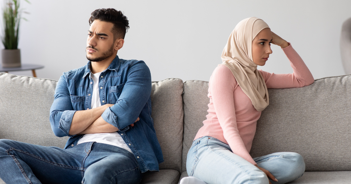 20 Warning Signs of an Uncaring Husband (Don’t Ignore Them)